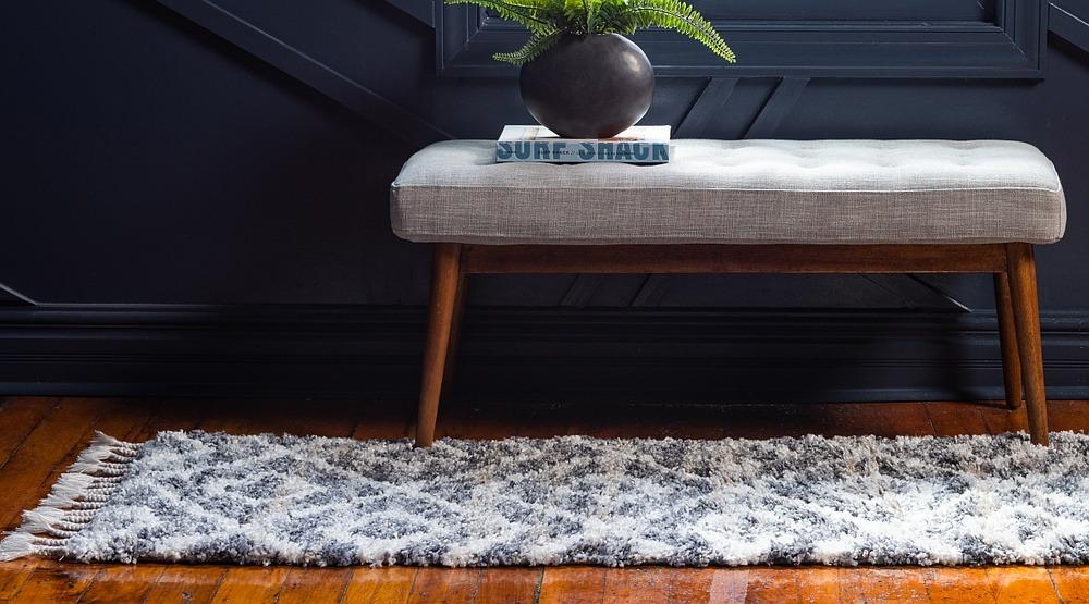 Roderick - Diamond Pattern Shaggy Rug – Warmly