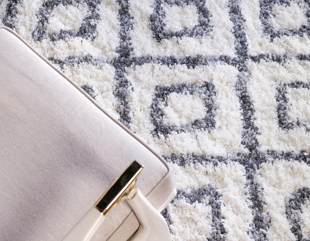 Roderick - Diamond Pattern Shaggy Rug – Warmly